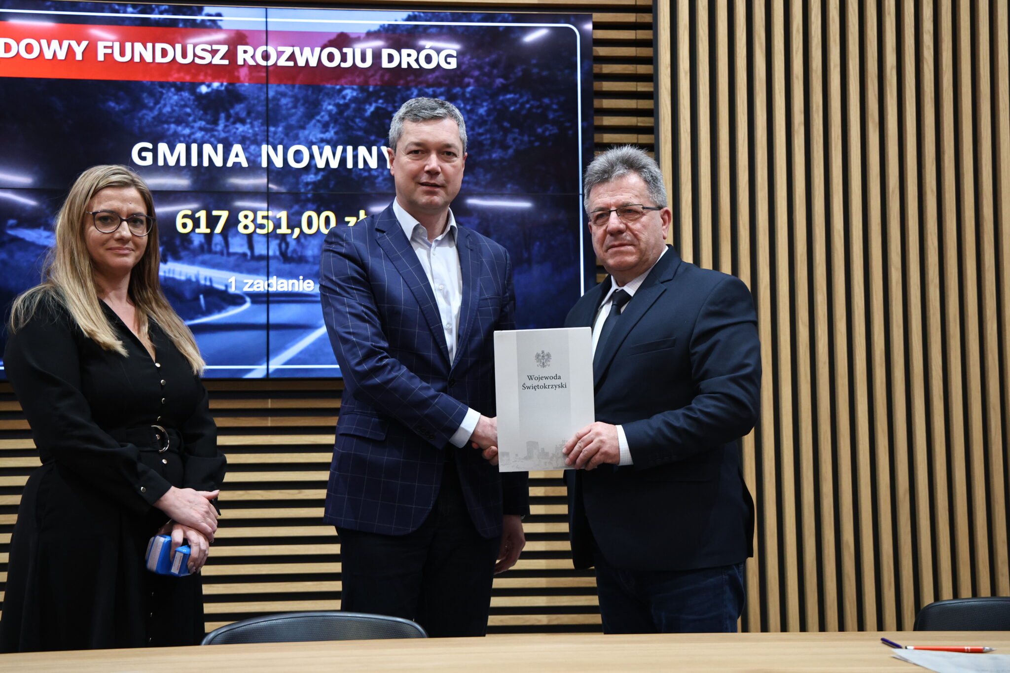 Przebudowa parkingu w Nowinach – Gmina Nowiny